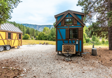 Want a little overnight getaway? Try the Leavenworth Tiny House Village ...