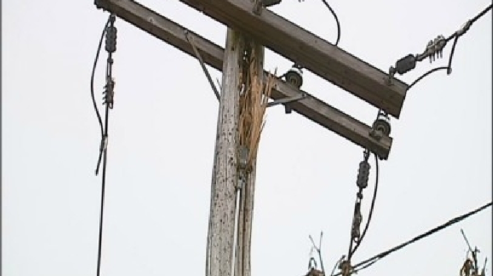 Truck hits power pole, knocks out power | KVAL