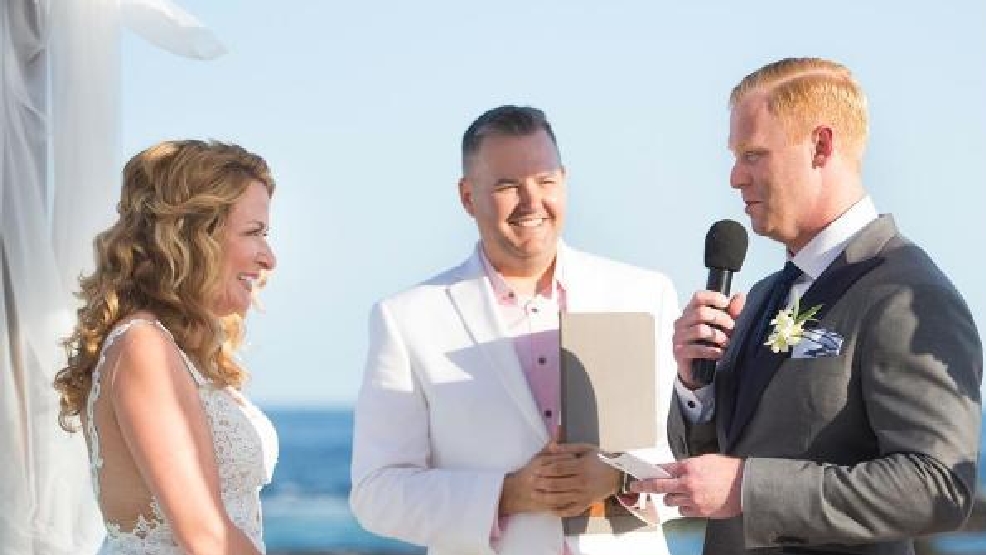 Photos: Seahawks' Jon Ryan marries comedian Sarah Colonna in Mexico ...